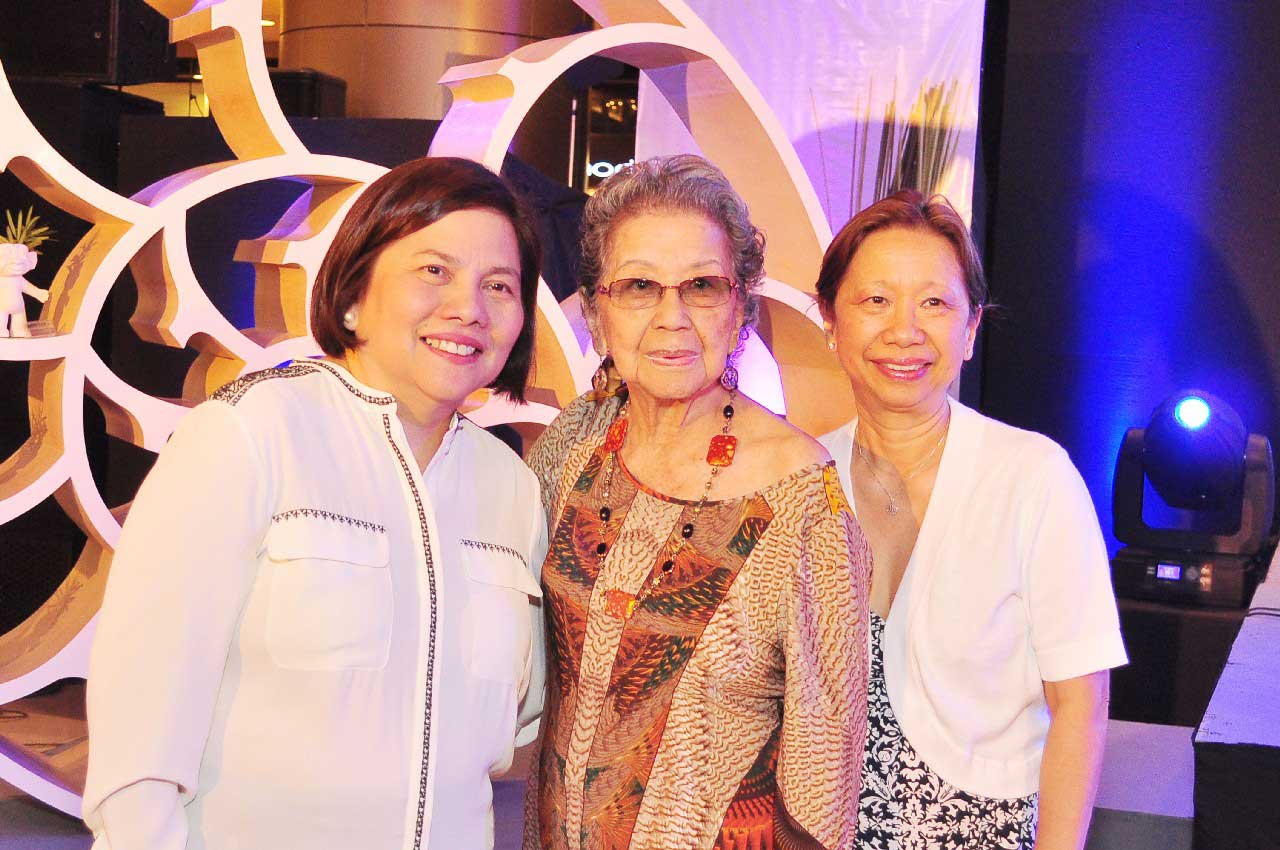 A TRIBUTE TO KENNETH COBONPUE AND CEBUANO ARTISTRY - My City, My SM